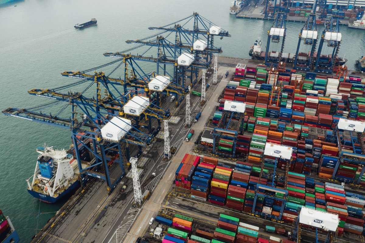 Discover the Resilience of Sea Cans in Global Trade | Storage-Tech